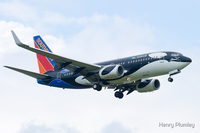 "N715SW Southwest Airlines Boeing 737-7H4 Shamu Approach" by Henry ...