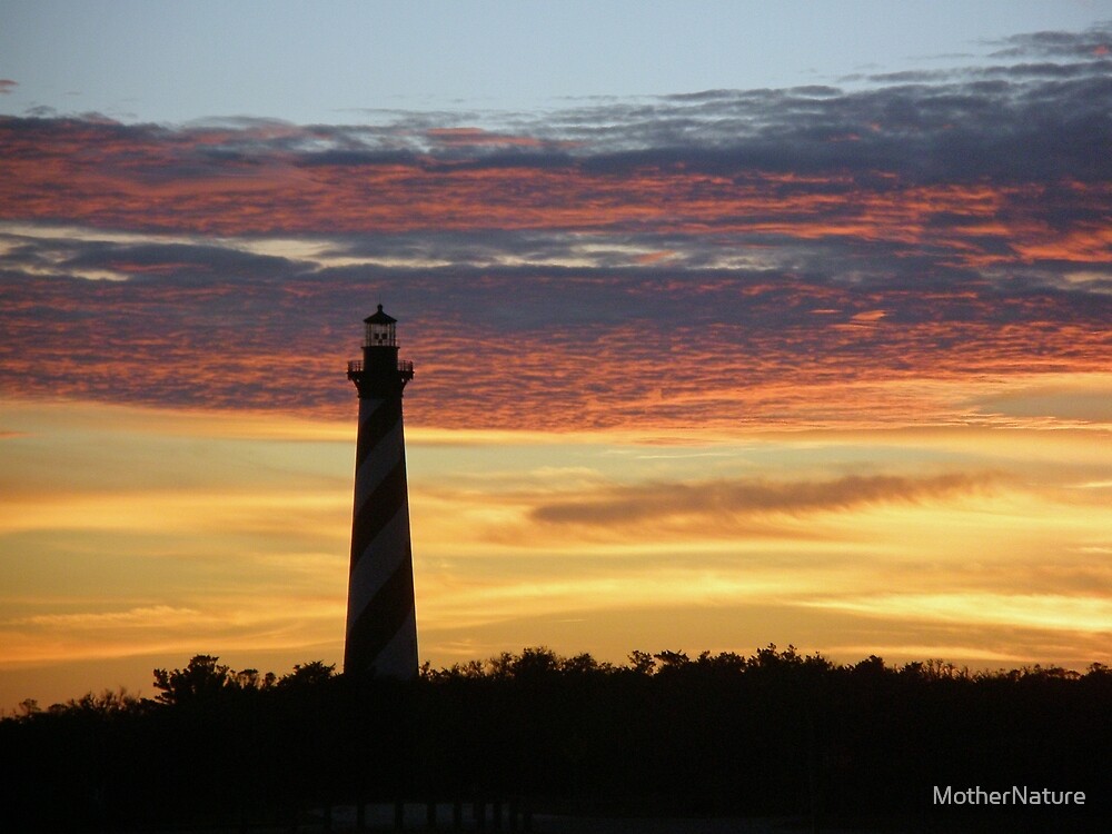 « Phare de Cape Hatteras au coucher du soleil - Outer Banks, NC » par MotherNature | Redbubble