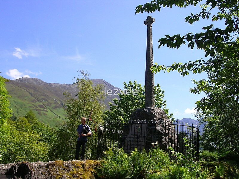"The Piper At The Monument" by lezvee | Redbubble