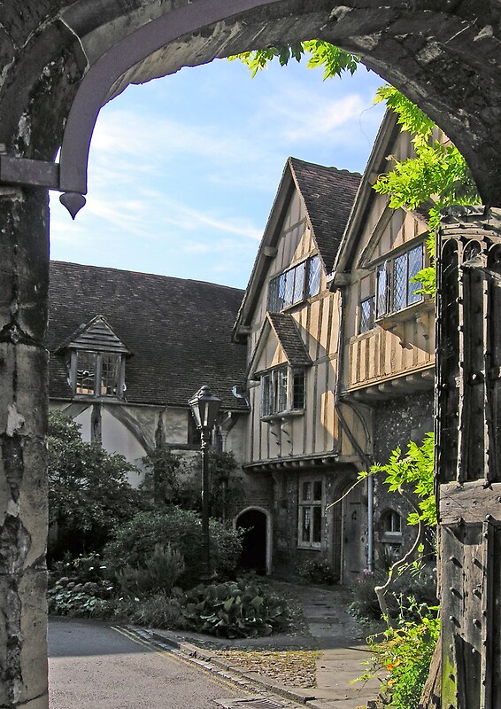 "Cheyney Court seen through the gateway to Winchester Cathedral Close ...