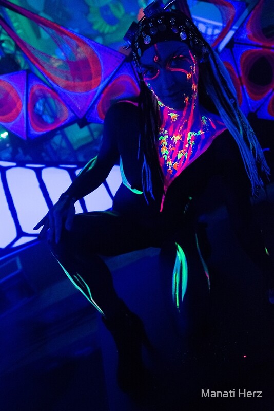 "Bodypainting by Amyna E. Wolf" by Manati Herz | Redbubble