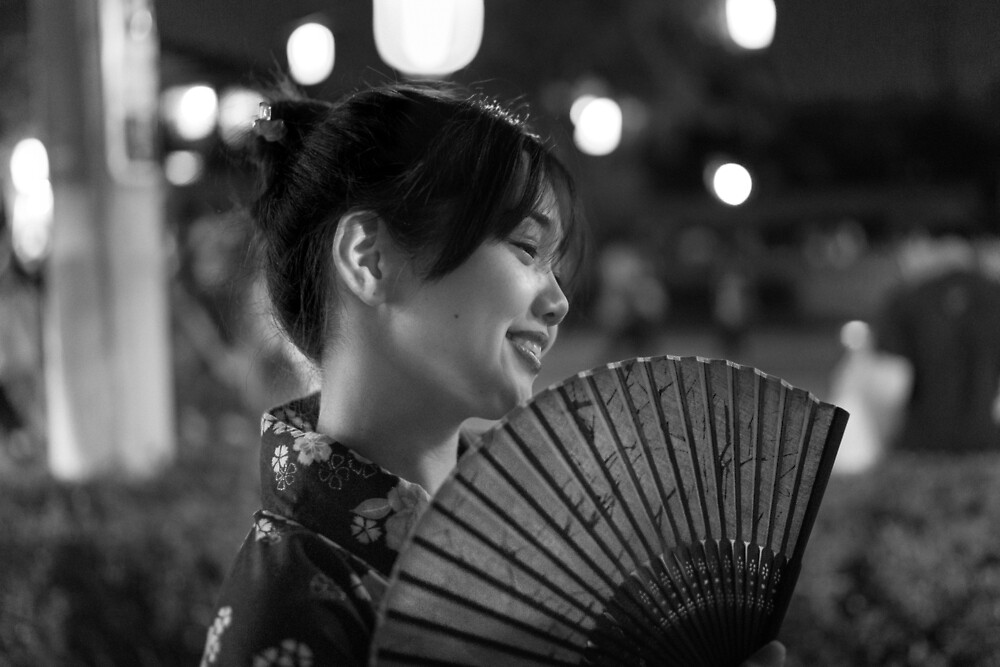 "Japanese Girl with a Fan" by MattVachonPhoto | Redbubble