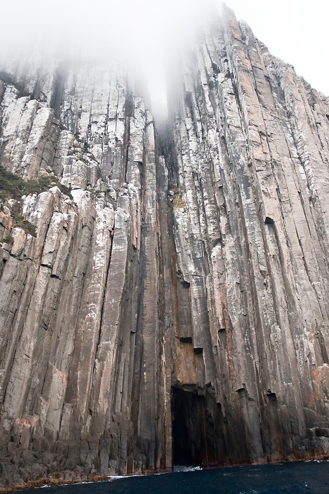 "Towering Cliffs, Cape Pillar Tasmania" by andychiz | Redbubble