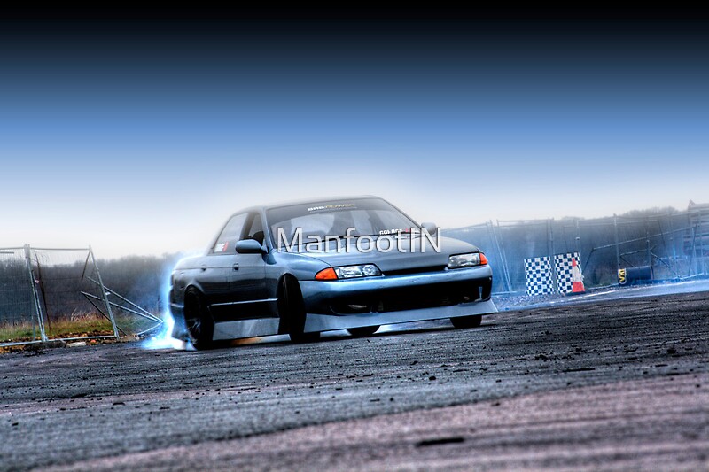 "4dr R32 Skyline Drifting" by ManfootIN | Redbubble